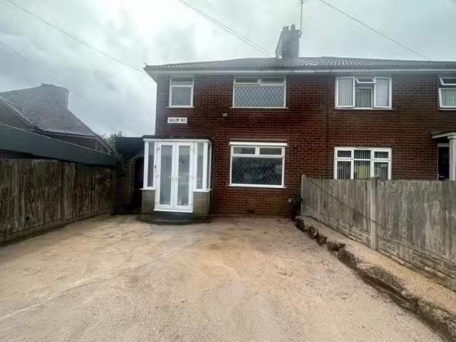 3 bedroom semi detached house for rent in Salop Road, Oldbury.