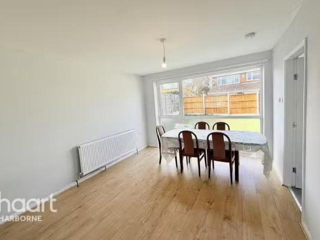 3 bedroom semi detached house for rent in Saunton Way, Selly O.