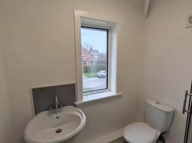3 bedroom semi detached house for rent in Selworthy Drive, CW1
