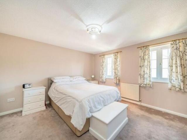 3 bedroom semi detached house for rent in Severnake Close, Canary Wharf, E14