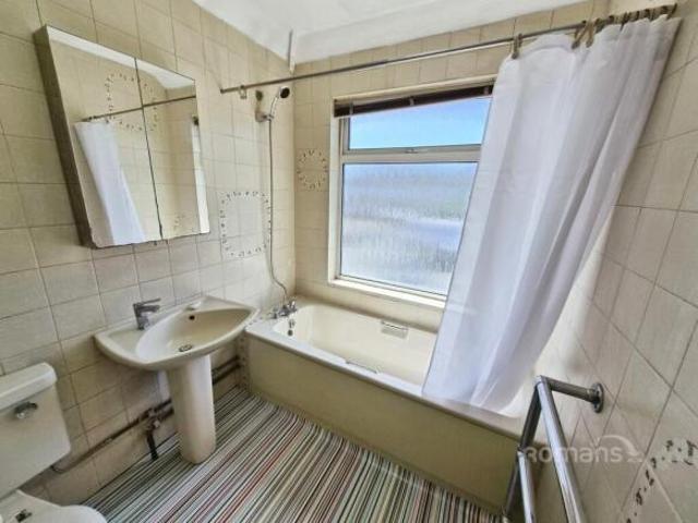 3 bedroom semi detached house for rent in Shaggy Calf Lane, Slough, Berkshire, SL2