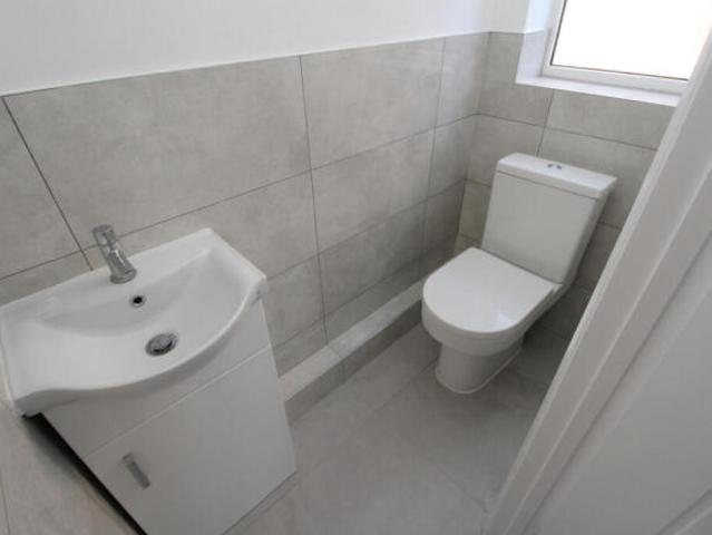 3 bedroom semi detached house for rent in Sharfleet Drive, Rochester, ME2