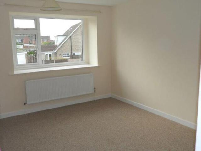 3 bedroom semi detached house for rent in Shipton Close, Wigston, LE18