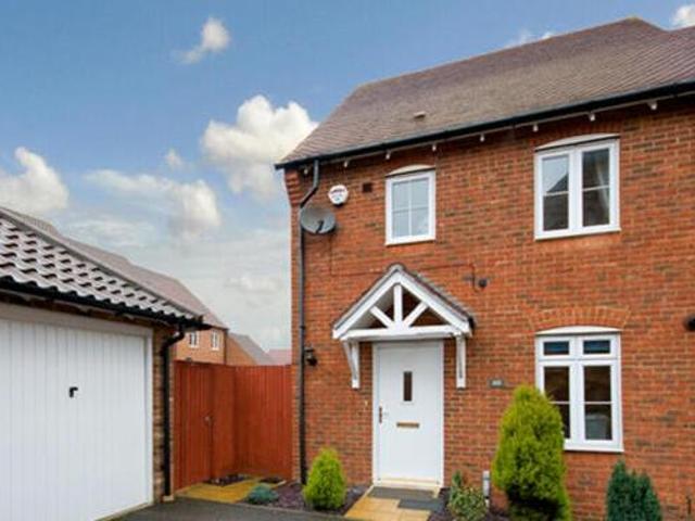 3 Bedroom Semi detached House For Rent In Singleton Hill