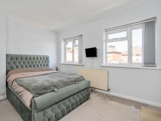 3 bedroom semi detached house for rent in Silverton Crescent, Birmingham, B13