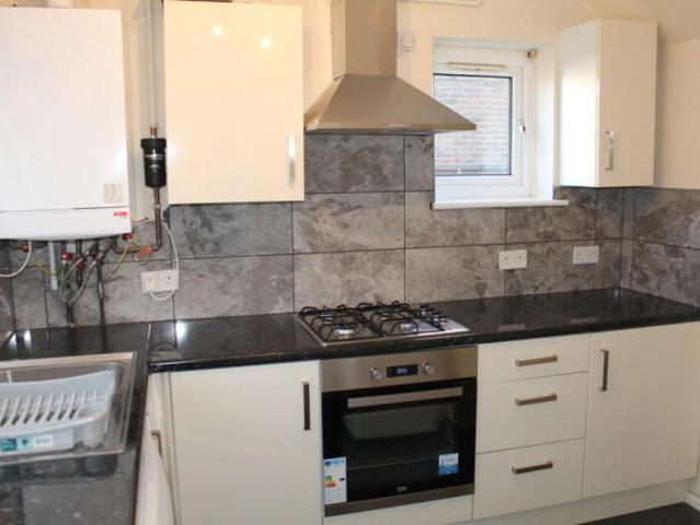 3 bedroom semi detached house for rent in Silverdale Rd, Earley, RG6