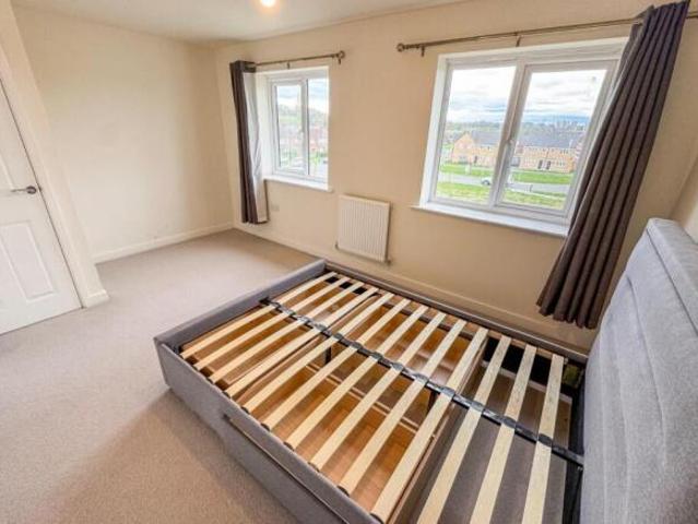 3 bedroom semi detached house for rent in South Parkway, Seacroft, Leeds, LS14