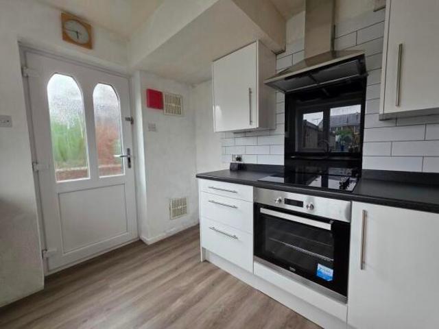 3 bedroom semi detached house for rent in Southcroft Avenue, Birkenshaw, BD11
