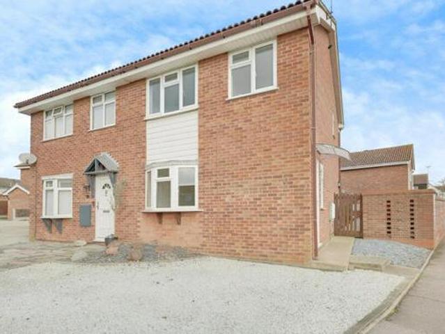 3 Bedroom Semi detached House For Rent In Southend on sea