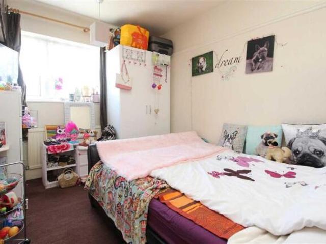 3 bedroom semi detached house for rent in Southend on Sea, SS2