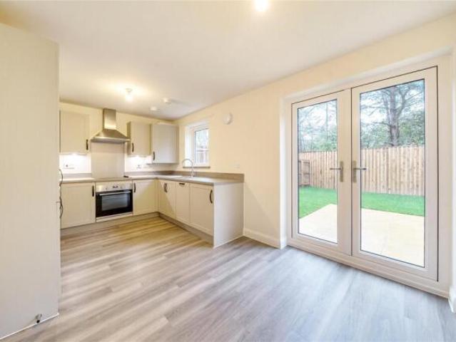 3 bedroom semi detached house for rent in Southwold Drive, Hampton Beach, Peterborough, PE7