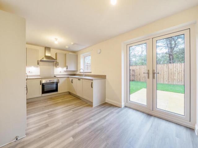 3 bedroom semi detached house for rent in Southwold Drive, Hampton Beach, Peterborough, PE7