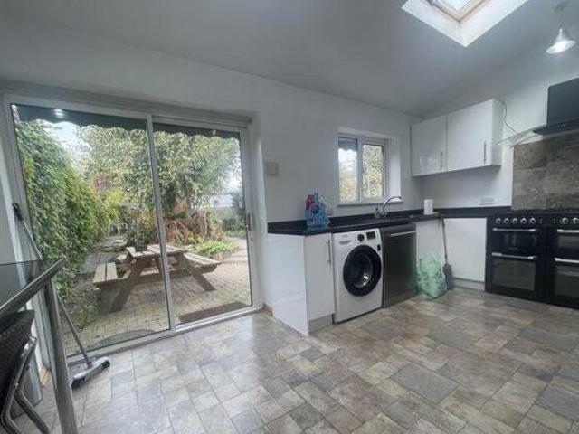 3 Bedroom Semi detached House For Rent In Slough