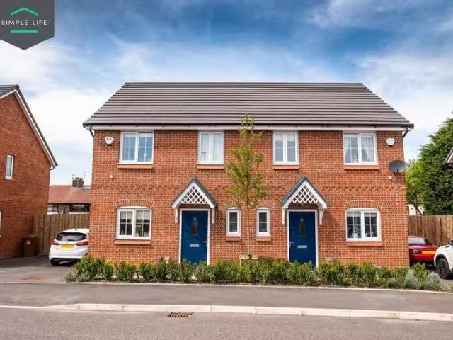 3 bedroom semi detached house for rent in Snowy Close, Nuneato.