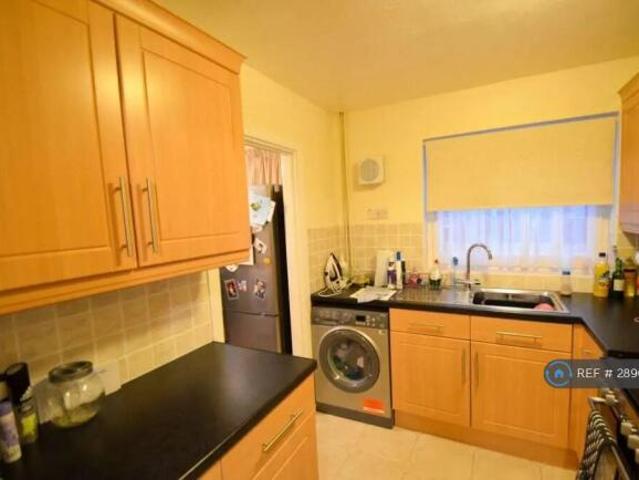 3 bedroom semi detached house for rent in Spenlows Road, Milton Keynes, MK3