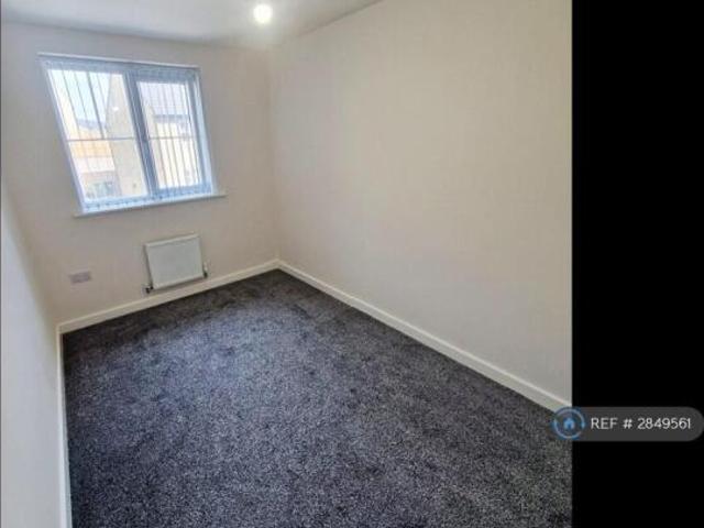 3 bedroom semi detached house for rent in Spindle Walk, Huddersfield, HD2