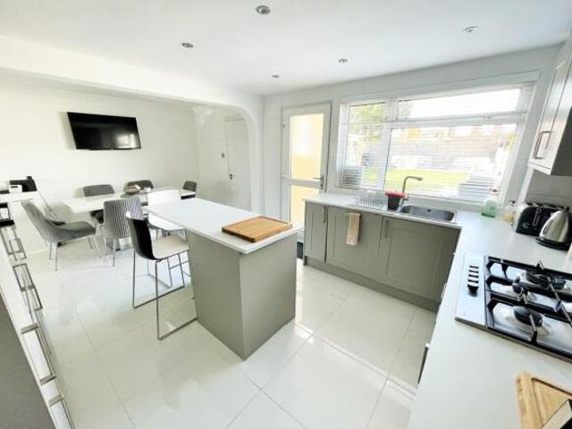 3 bedroom semi detached house for rent in Spruce Road, Woodley, Reading, RG5