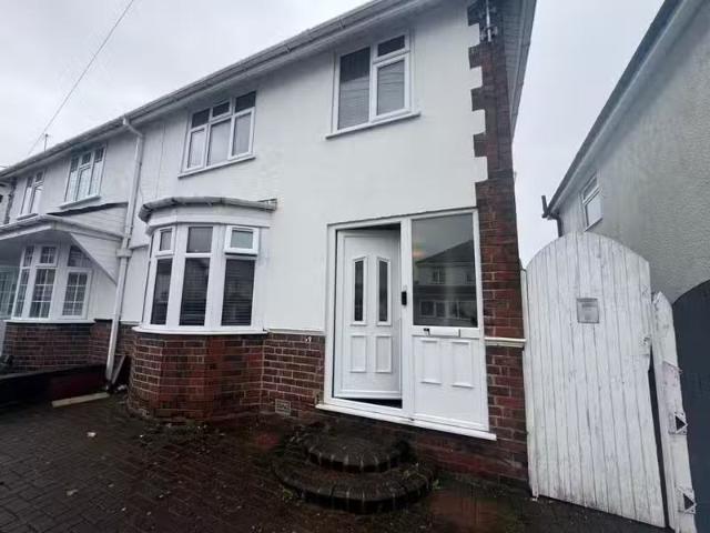 3 bedroom semi detached house for rent in Springfield Crescent.