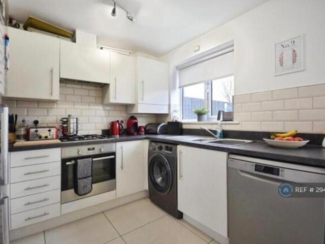 3 bedroom semi detached house for rent in Swallow Crescent, Maghull, L31