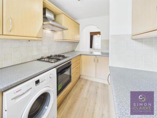 3 bedroom semi detached house for rent in Sweets Way, Whetstone, N20