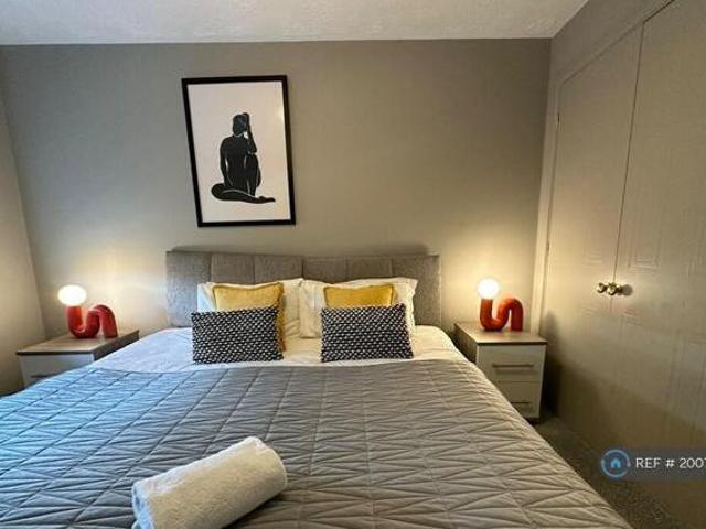 3 Bedroom Semi detached House For Rent In Swindon