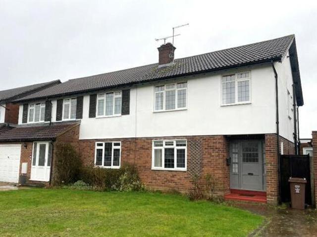 3 Bedroom Semi detached House For Rent In St. Albans, Hertfordshire