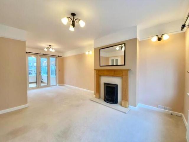 3 bedroom semi detached house for rent in St. Annes Avenue, Huddersfield, HD3