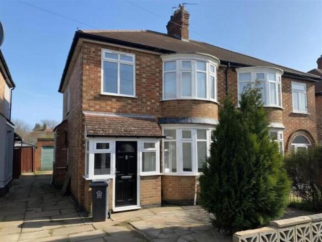 3 bedroom semi detached house for rent in St. Annes Drive, Aylestone, Leicester, LE2
