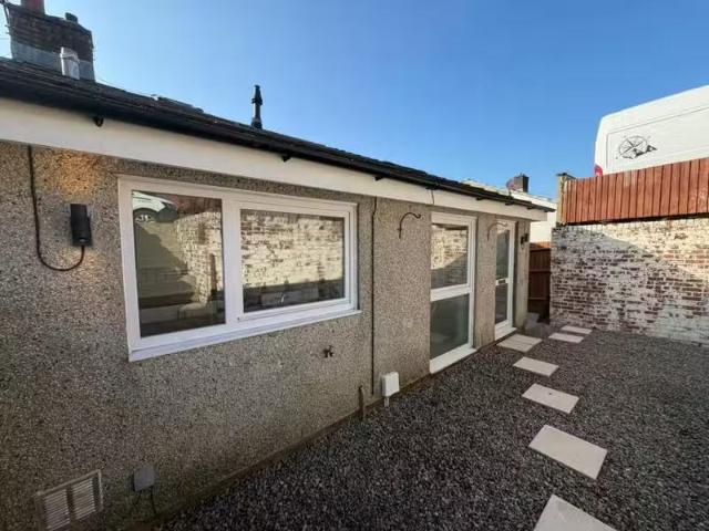 3 bedroom semi detached house for rent in St. Annes Gardens, A.