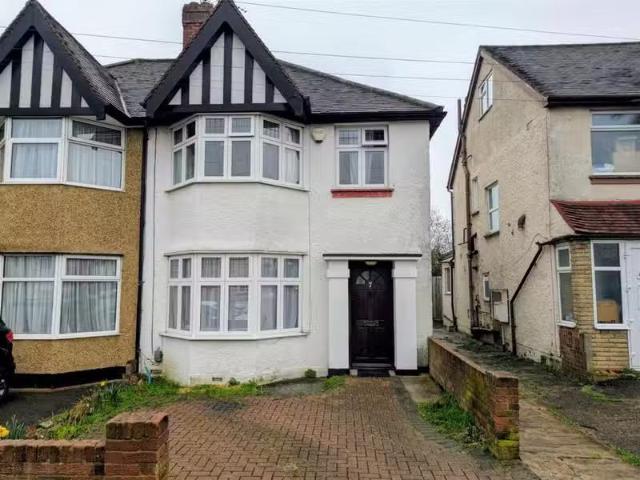 3 bedroom semi detached house for rent in St. Brides Avenue, E.