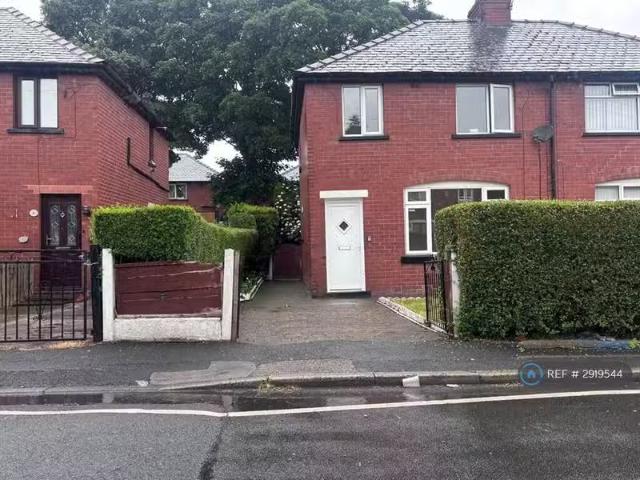 3 bedroom semi detached house for rent in St Kilda Avenue, Bol.