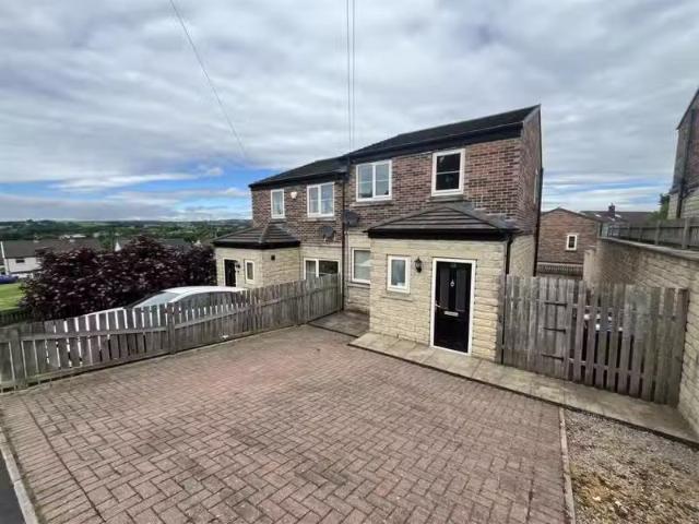 3 bedroom semi detached house for rent in St. Marys Drive, Wyk.