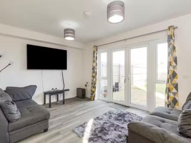 3 bedroom semi detached house for rent in St Marys Road Swanle.
