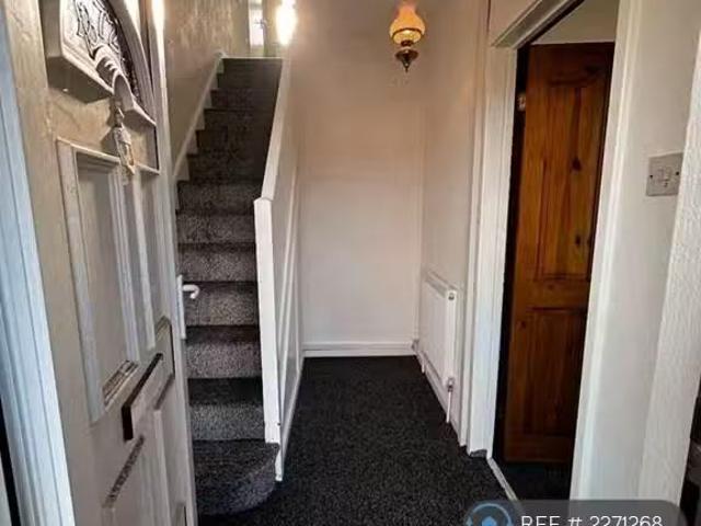 3 bedroom semi detached house for rent in St. Margarets Avenue.