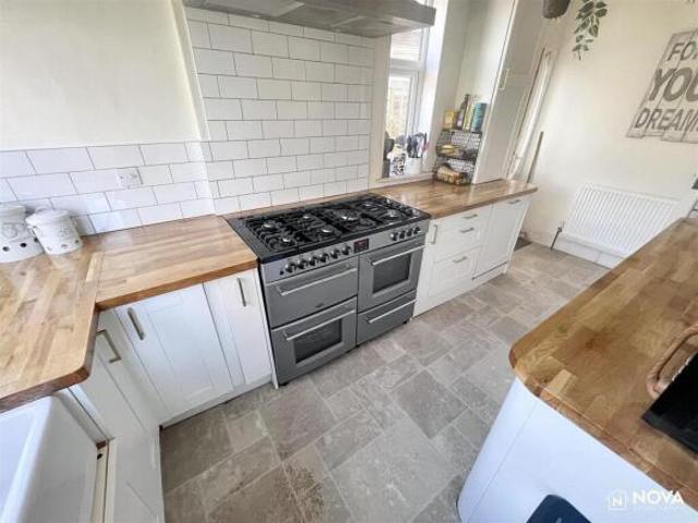 3 bedroom semi detached house for rent in St. Michaels Crescent, Luton, LU3