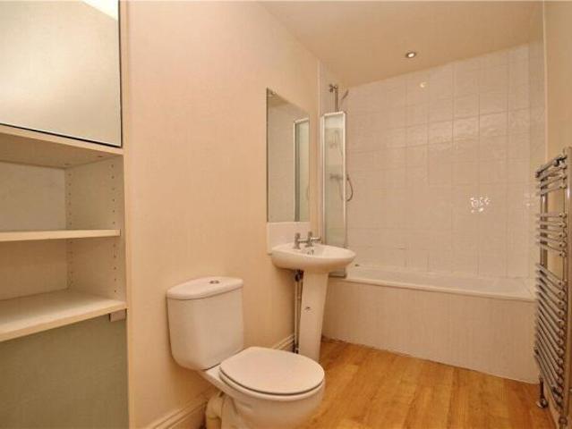 3 bedroom semi detached house for rent in Stoughton Road, Guildford, Surrey, GU1