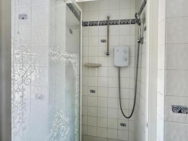 3 bedroom semi detached house for rent in Stockingstone Road, Luton, Bedfordshire, LU2