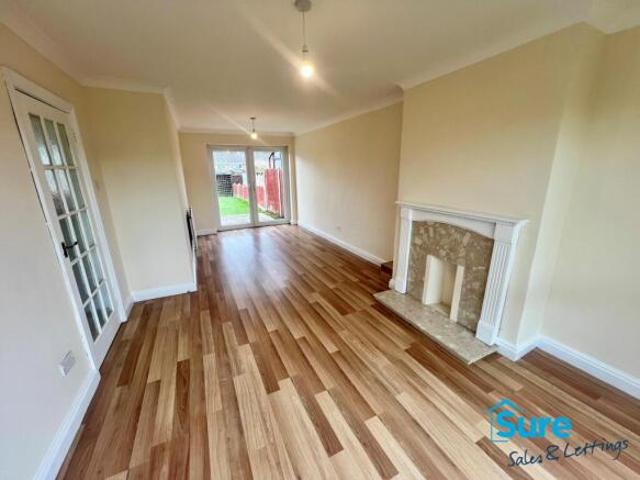 3 bedroom semi detached house for rent in Stonechat Avenue, Abbeydale. GL4
