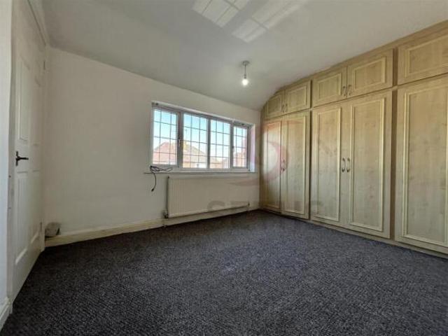 3 bedroom semi detached house for rent in Stonehill Avenue, Birstall, Leicester, LE4