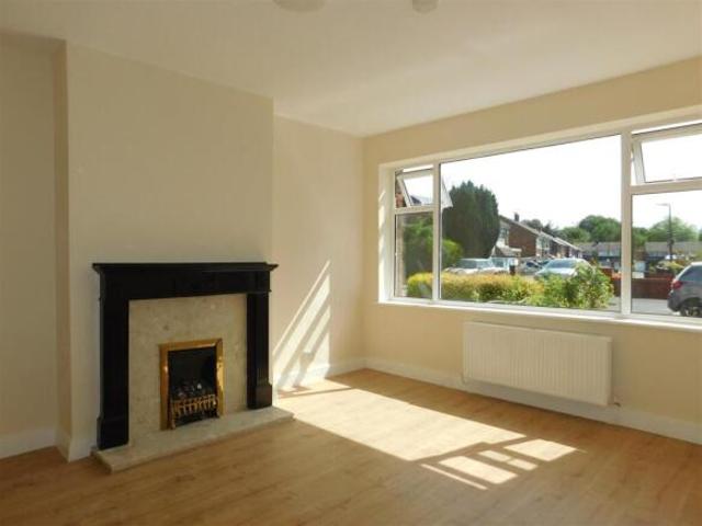 3 bedroom semi detached house for rent in Stoneleigh Drive, Radcliffe, Manchester, M26