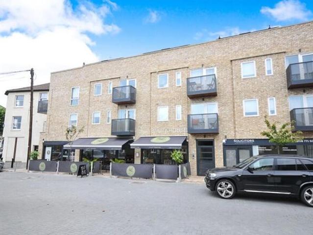 3 bedroom semi detached house for rent in Station Road, London, SE25
