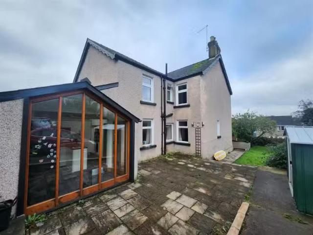 3 bedroom semi detached house for rent in Station Terrace, Cin.