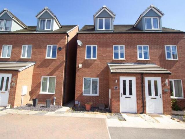 3 bedroom semi detached house for rent in Stayers Road, Bessacarr, Doncaster, DN4