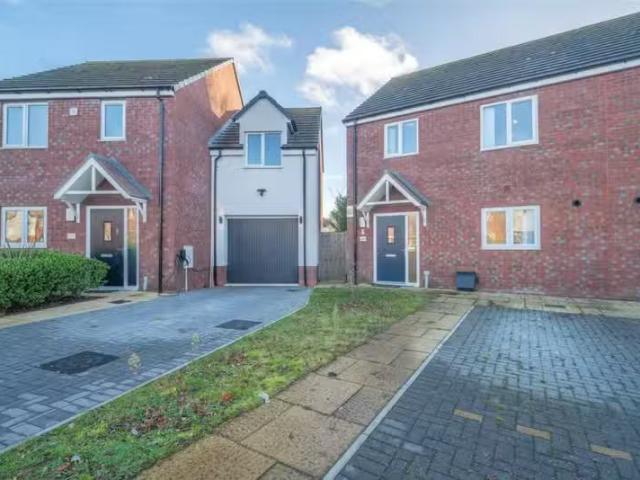 3 bedroom semi detached house for rent in Stadium Road, Hall G.