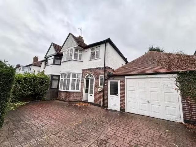 3 bedroom semi detached house for rent in Stanway Road, Shirle.