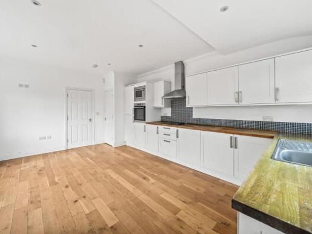 3 bedroom semi detached house for rent in Staplehurst Road, Carshalton, SM5