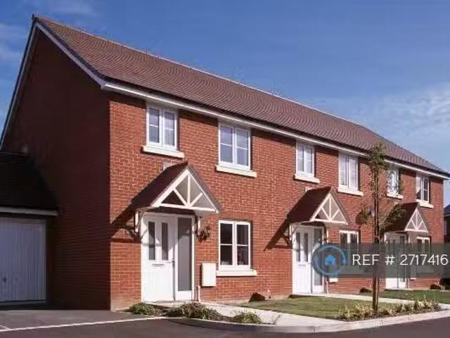 3 bedroom semi detached house for rent in Starling Way, Crewe.