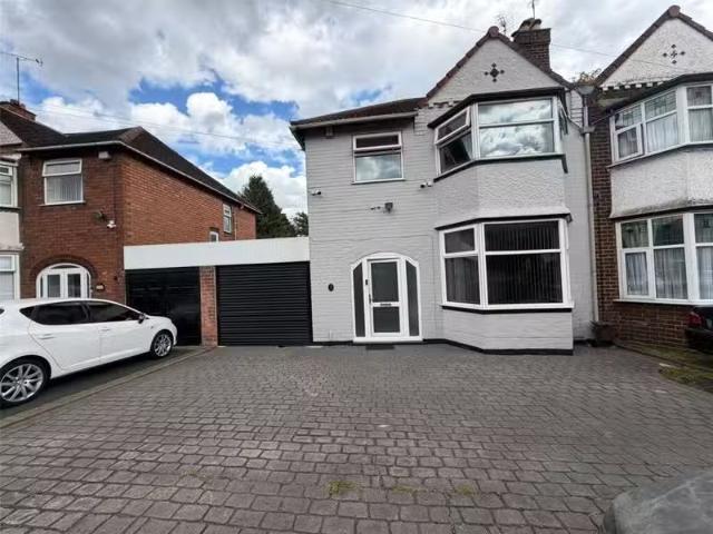 3 bedroom semi detached house for rent in Stechford Road, Birm.