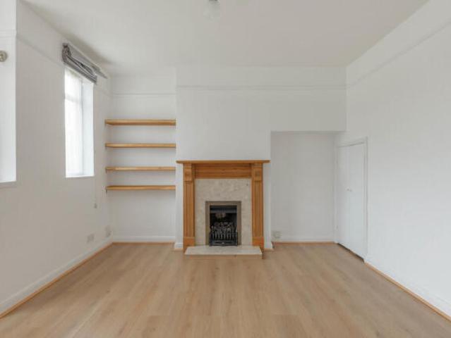 3 bedroom semi detached house for rent in Sunset Gardens, Cypress Road, SE25