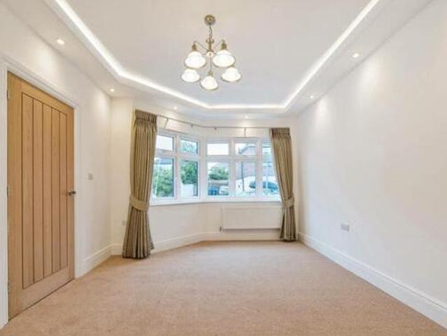 3 Bedroom Semi detached House For Rent In Surbiton